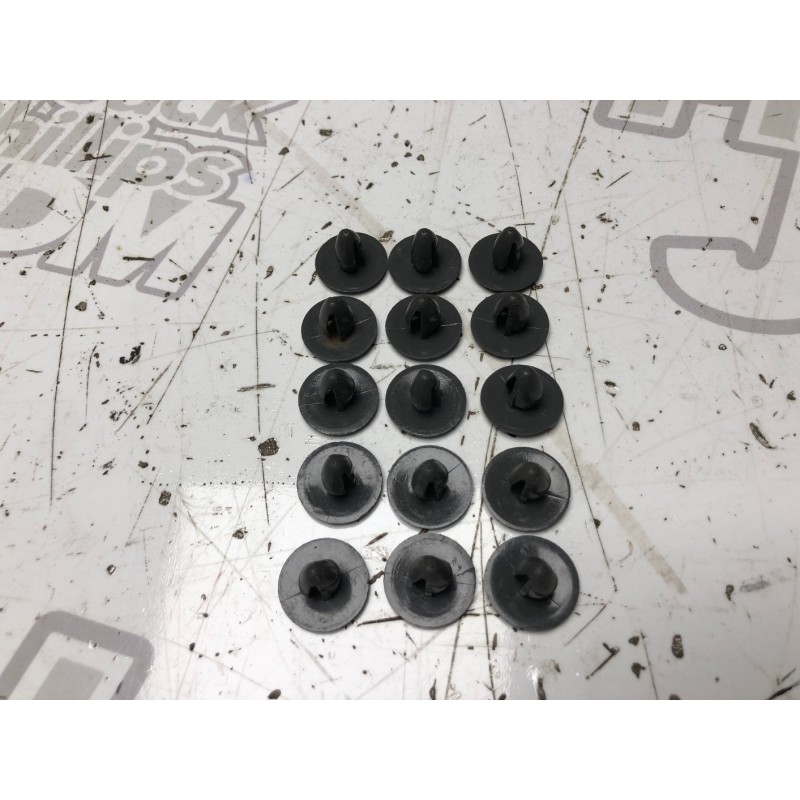 Nissan Skyline R33 Coupe Boot Lid Trim Clips